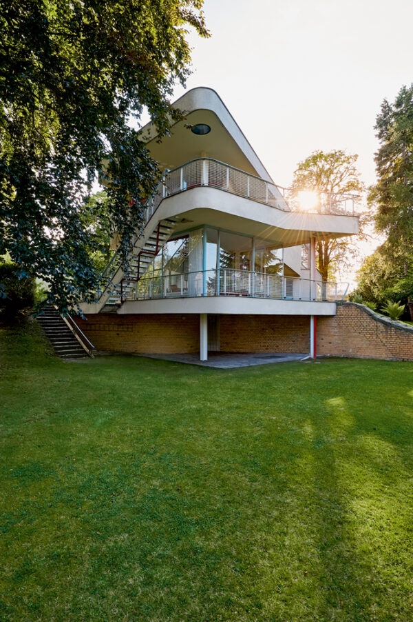 Haus Schminke Löbau's Glorious Modernist 'Noodle Steamer' - Greyscape
